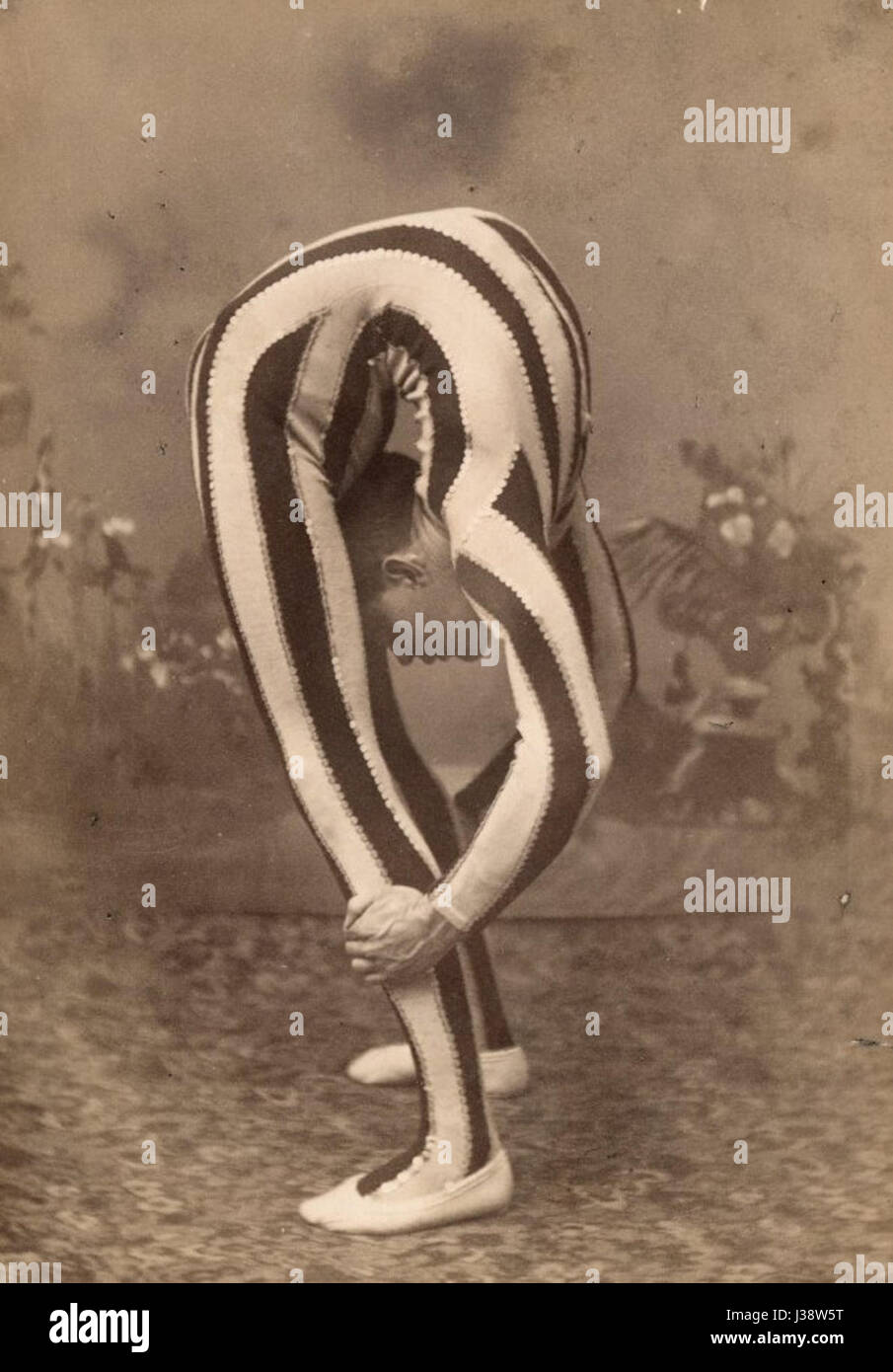 Extreme contortion hi-res stock photography and images - Alamy