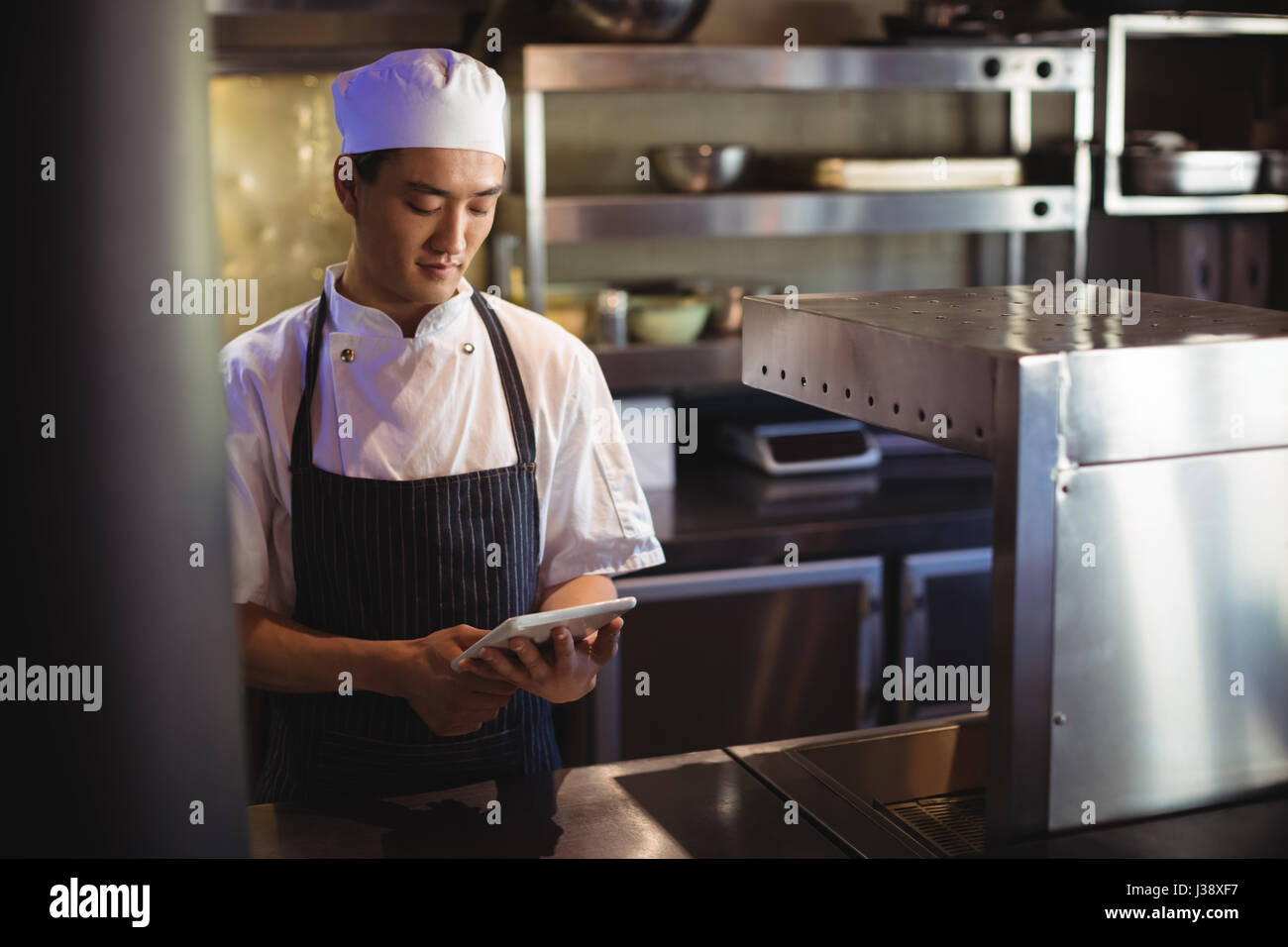Commercial kitchen screen hi-res stock photography and images - Alamy