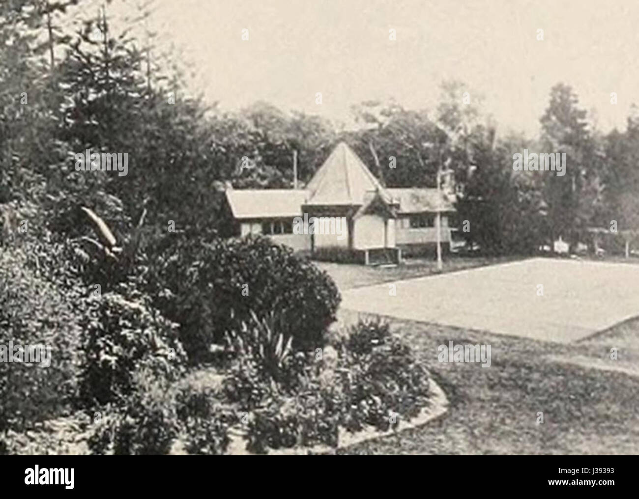 The 1895 photograph of the Cranbrook tennis court captures a historical ...