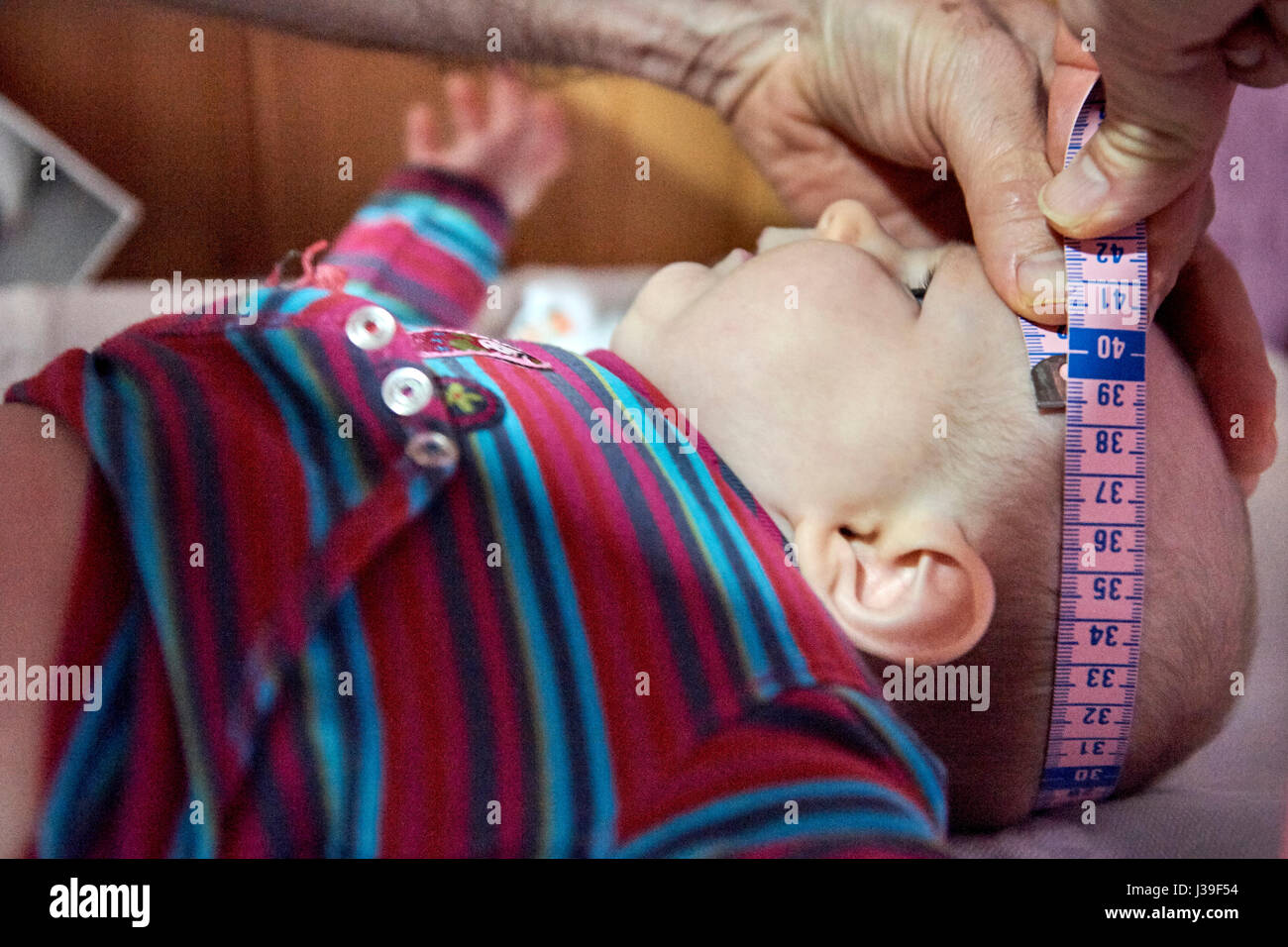 Head circumference measurement hi-res stock photography and images - Alamy