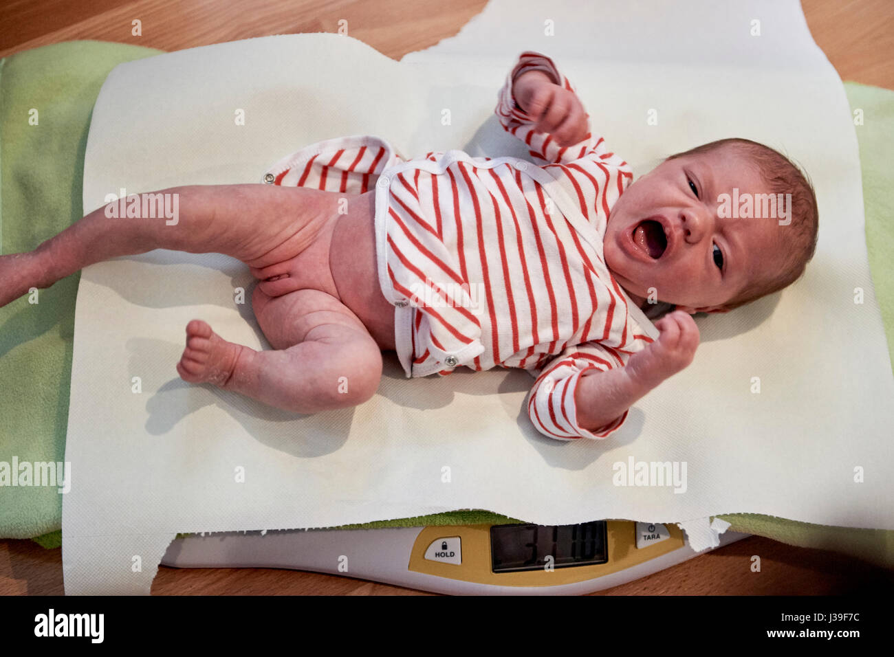 Medical baby scales hi-res stock photography and images - Alamy