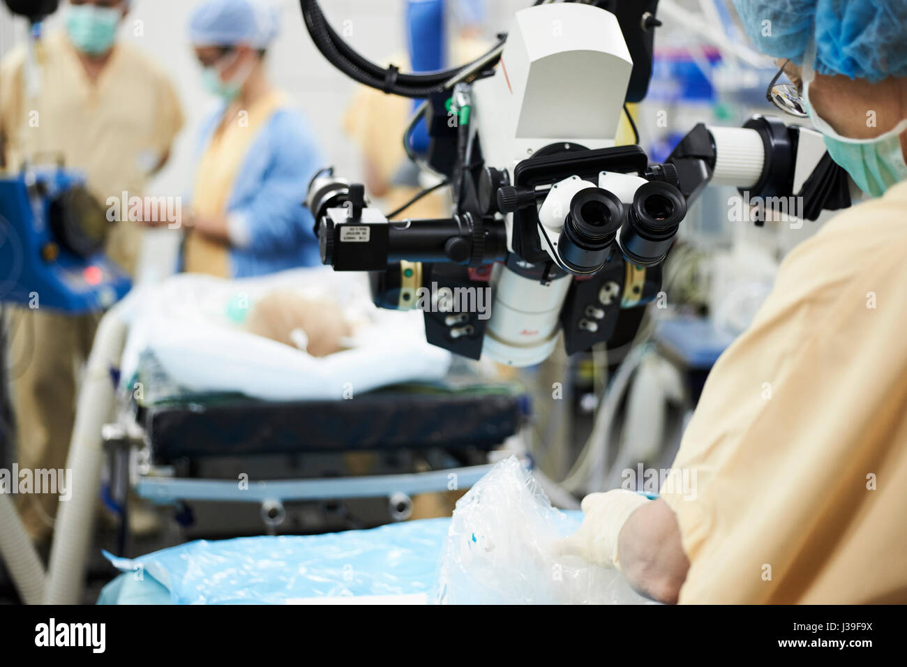 Pediatric surgeon hi-res stock photography and images - Alamy