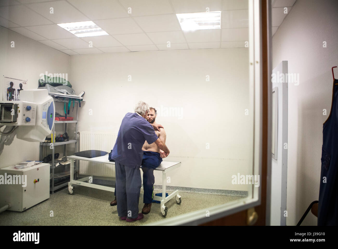 Trauma doctor hi-res stock photography and images - Alamy
