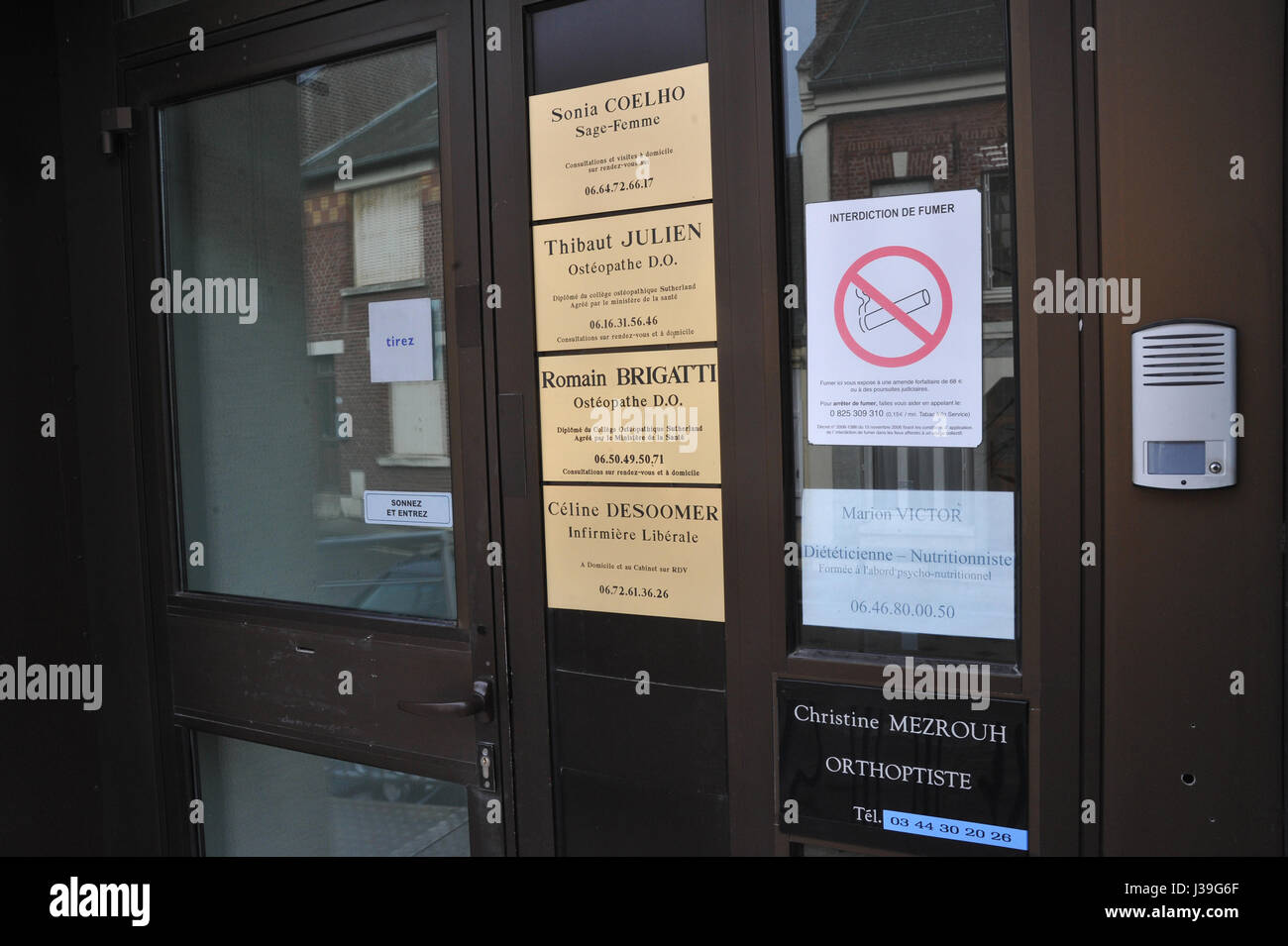 Independent doctors hi-res stock photography and images - Alamy