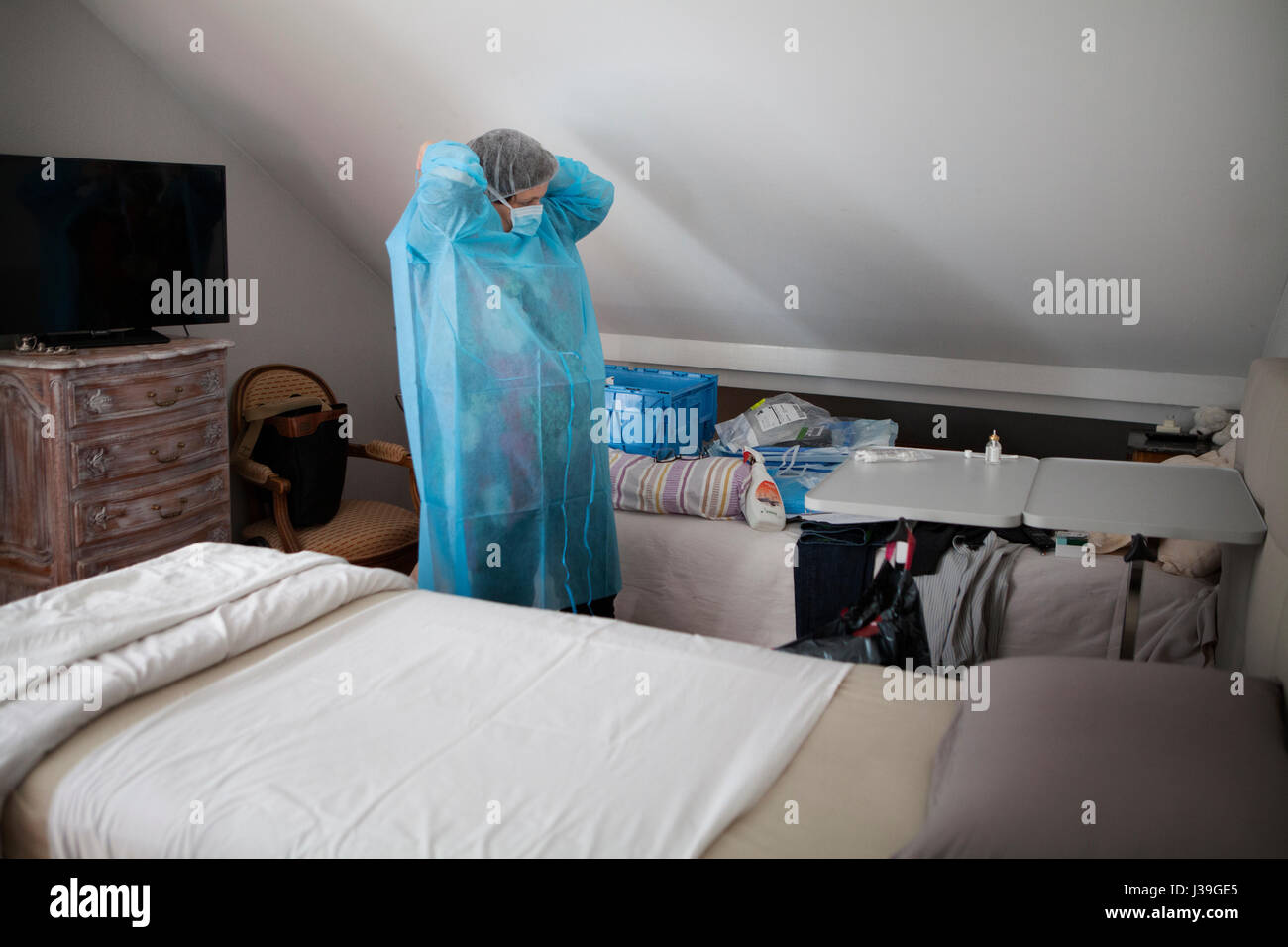 Home processing hi-res stock photography and images - Alamy