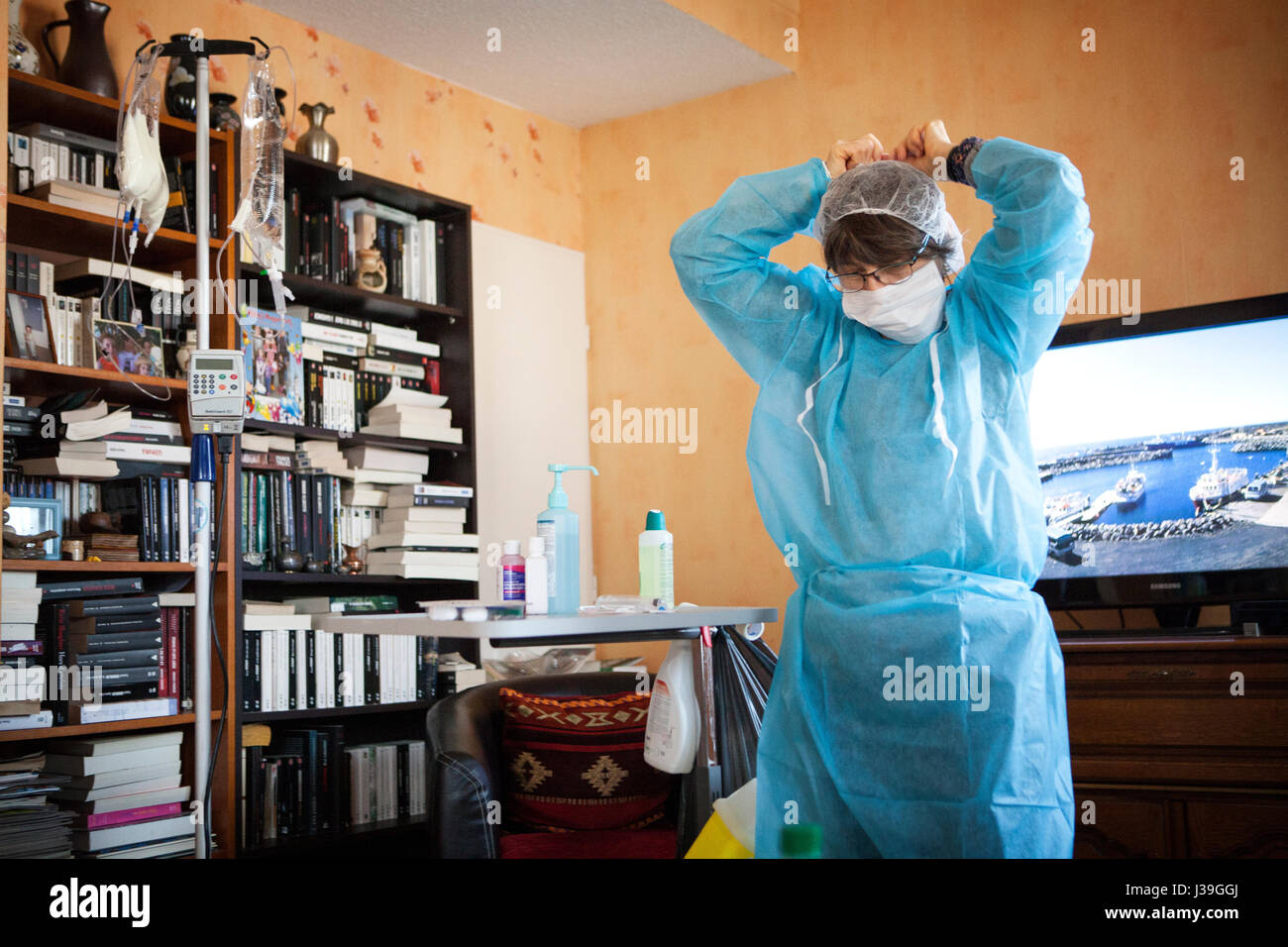 Home processing hi-res stock photography and images - Alamy