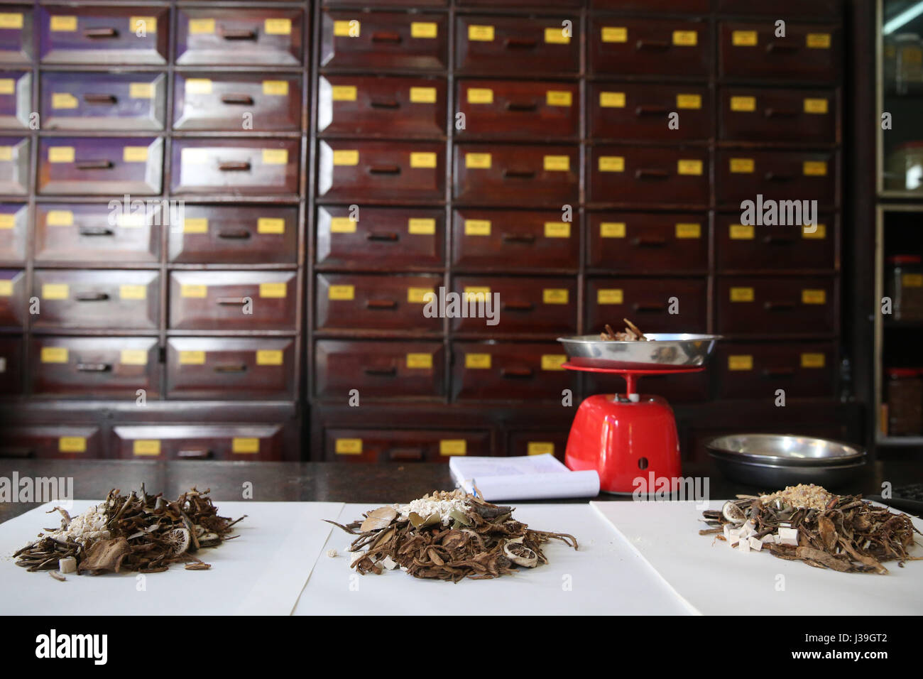 Traditional chinese medicine pharmacy. herbal medicine therapy Stock ...