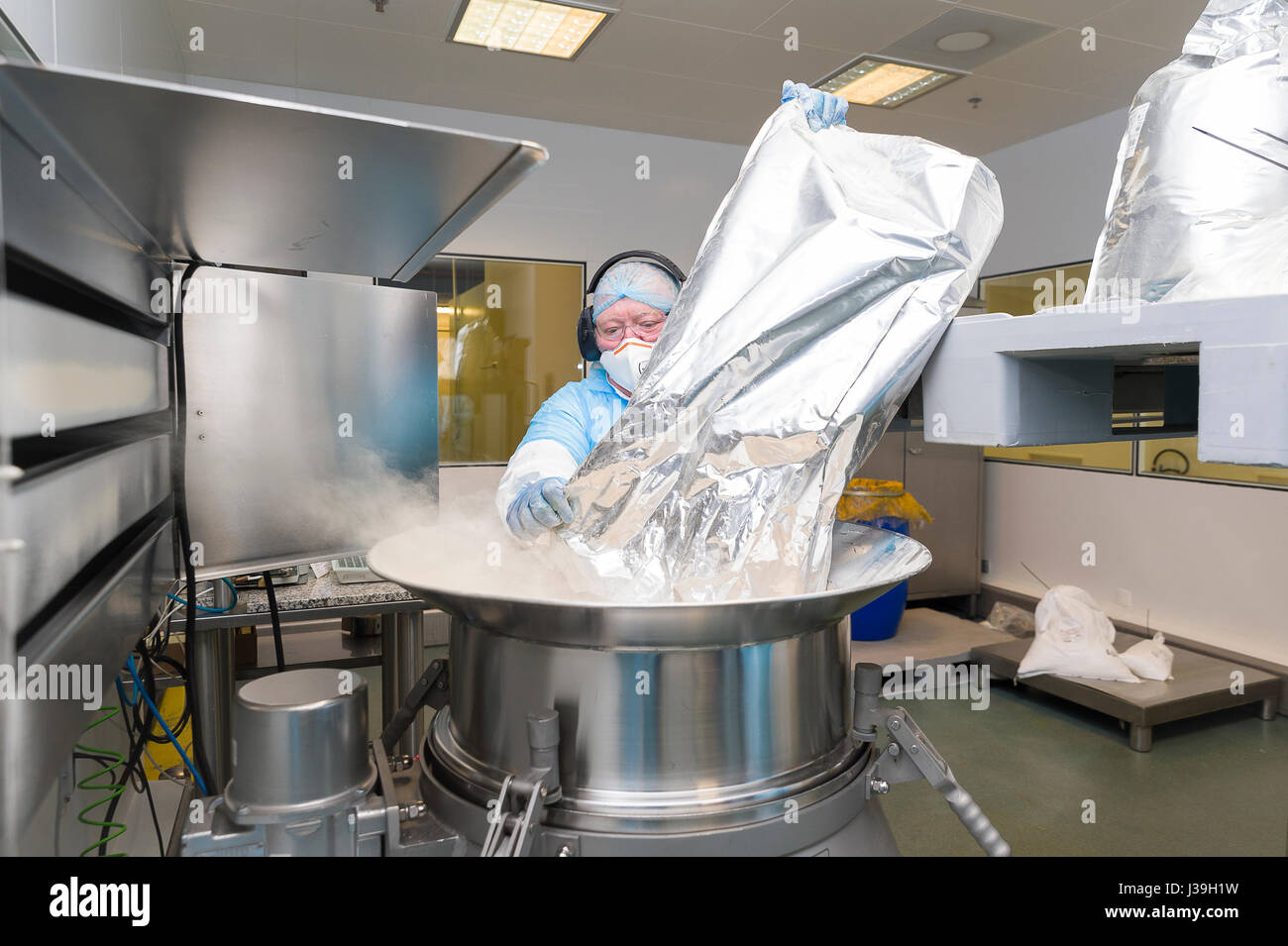 Pharmaceutical scales hi-res stock photography and images - Alamy