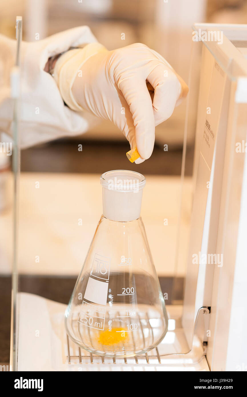 Pharmaceutical scales hi-res stock photography and images - Alamy