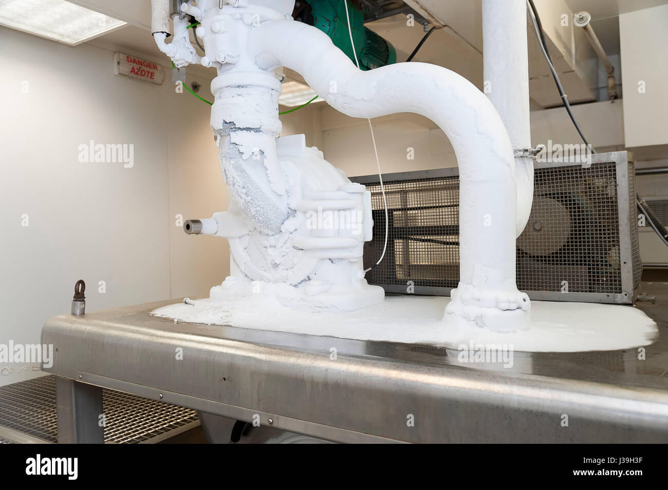 Pharmaceutical manufacturing line medicine industry hi-res stock ...