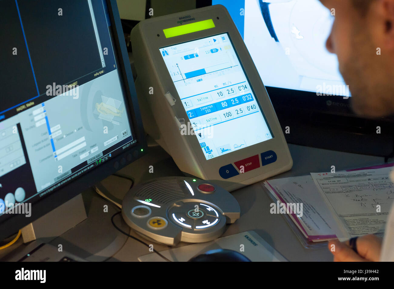 Pet ct scan monitor hi-res stock photography and images - Alamy