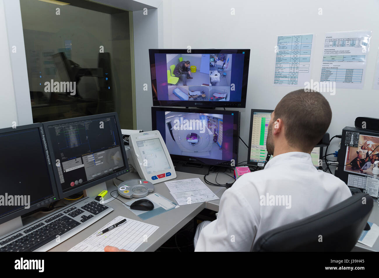 Pet ct scan monitor hi-res stock photography and images - Alamy