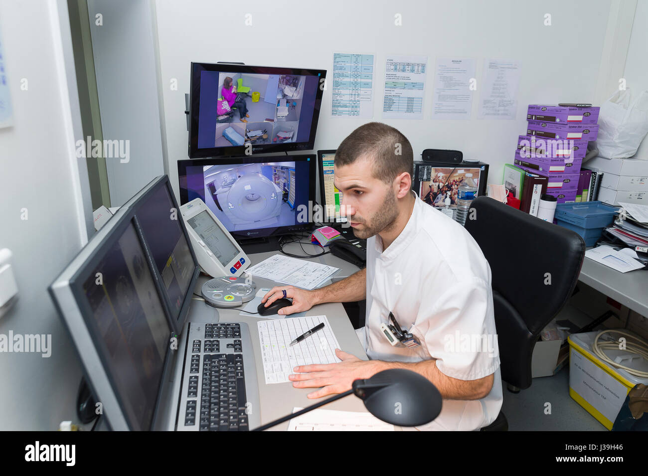 Pet ct scan monitor hi-res stock photography and images - Alamy