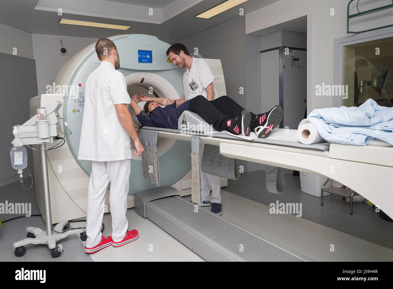 Woman undergoing pet scan hi-res stock photography and images - Alamy