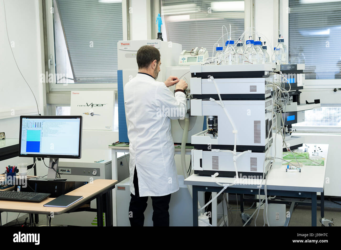 Liquid chromatography hi-res stock photography and images - Alamy