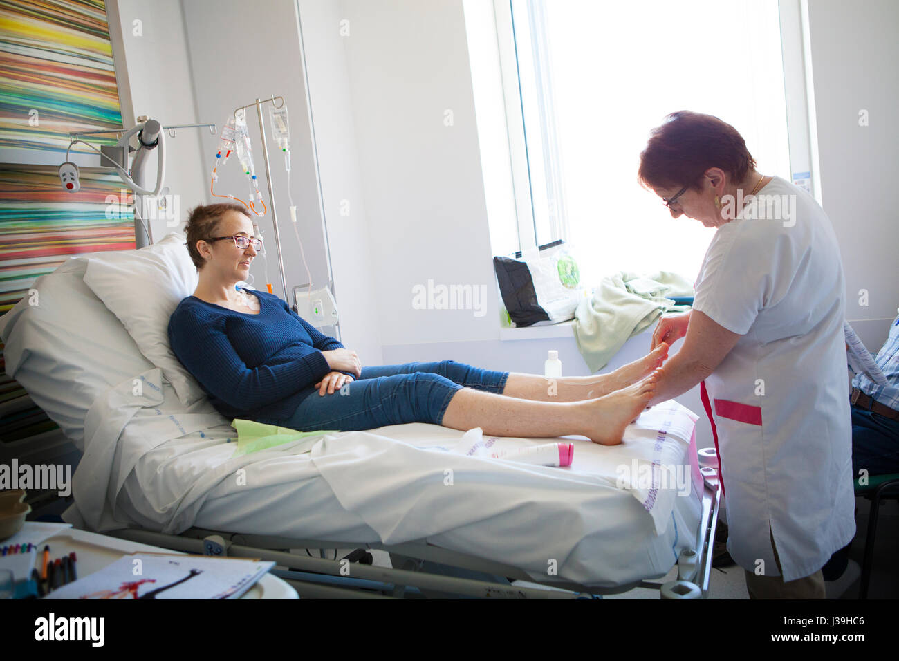 Foot of the hospital bed hi-res stock photography and images - Alamy