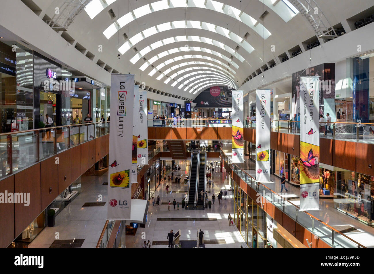 Fashion avenue dubai mall downtown hi-res stock photography and images ...