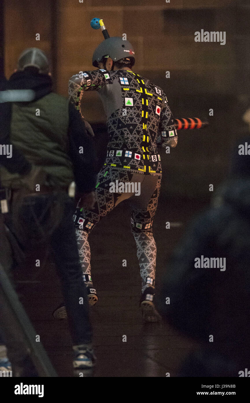 Filming of 'Avengers: Infinity War' on the Royal Mile in Edinburgh ...