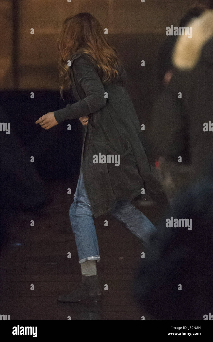 Filming of 'Avengers: Infinity War' on the Royal Mile in Edinburgh ...