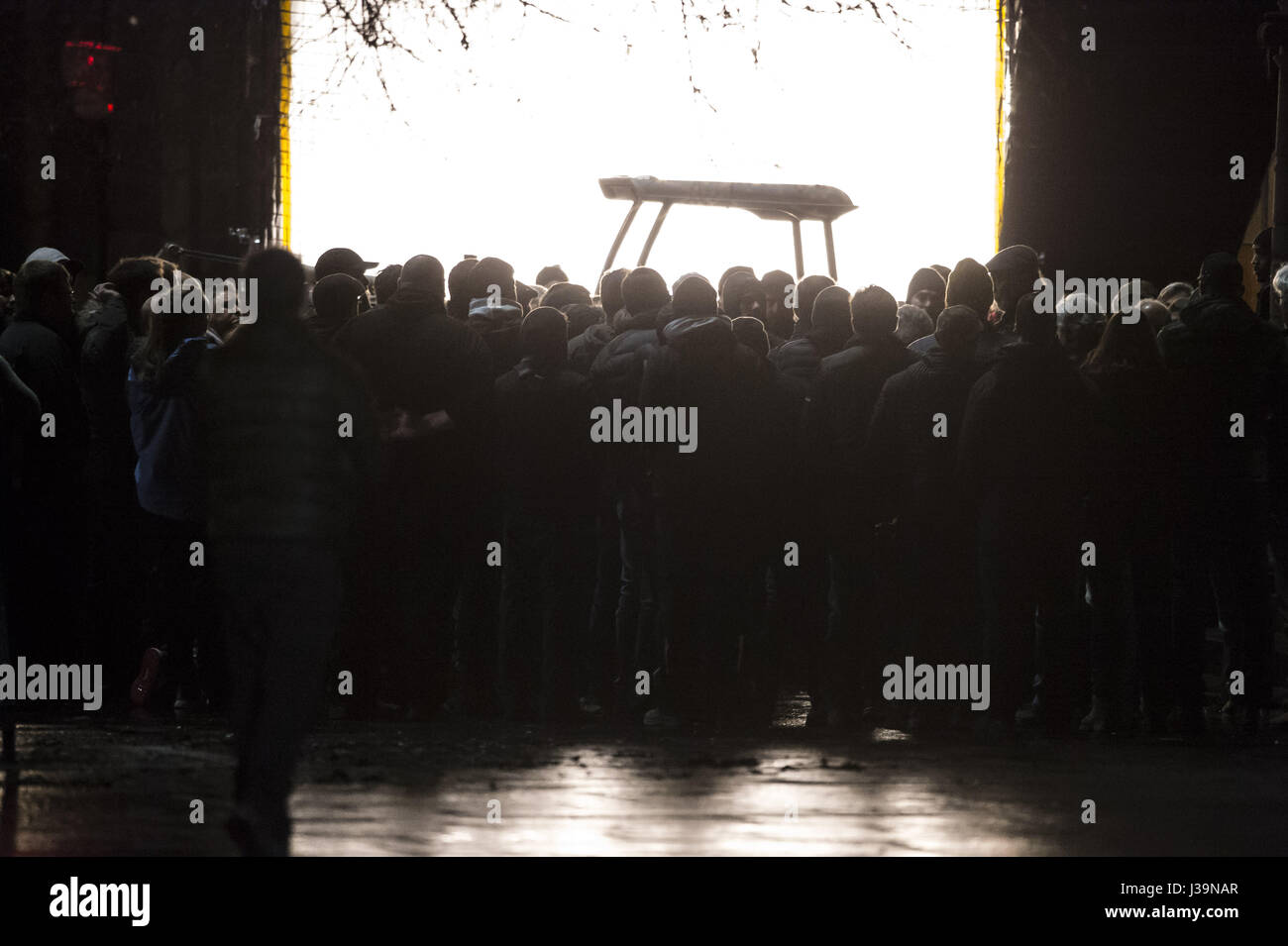 Filming of 'Avengers: Infinity War' on the Royal Mile in Edinburgh ...