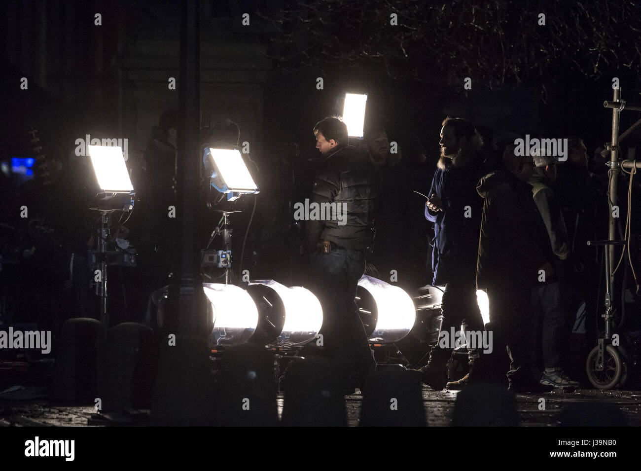 Filming of 'Avengers: Infinity War' on the Royal Mile in Edinburgh ...