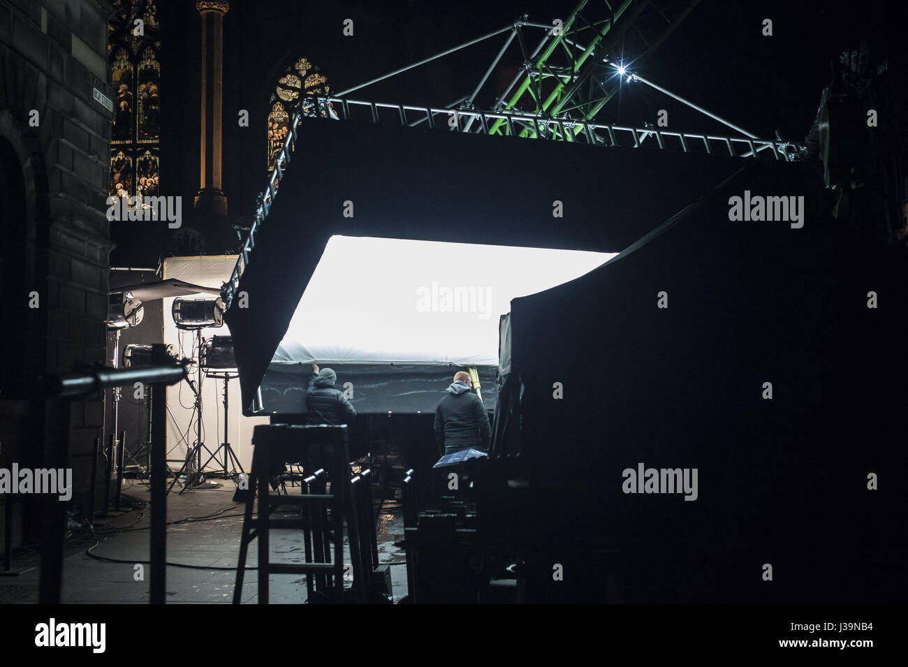 Filming of 'Avengers: Infinity War' on the Royal Mile in Edinburgh ...