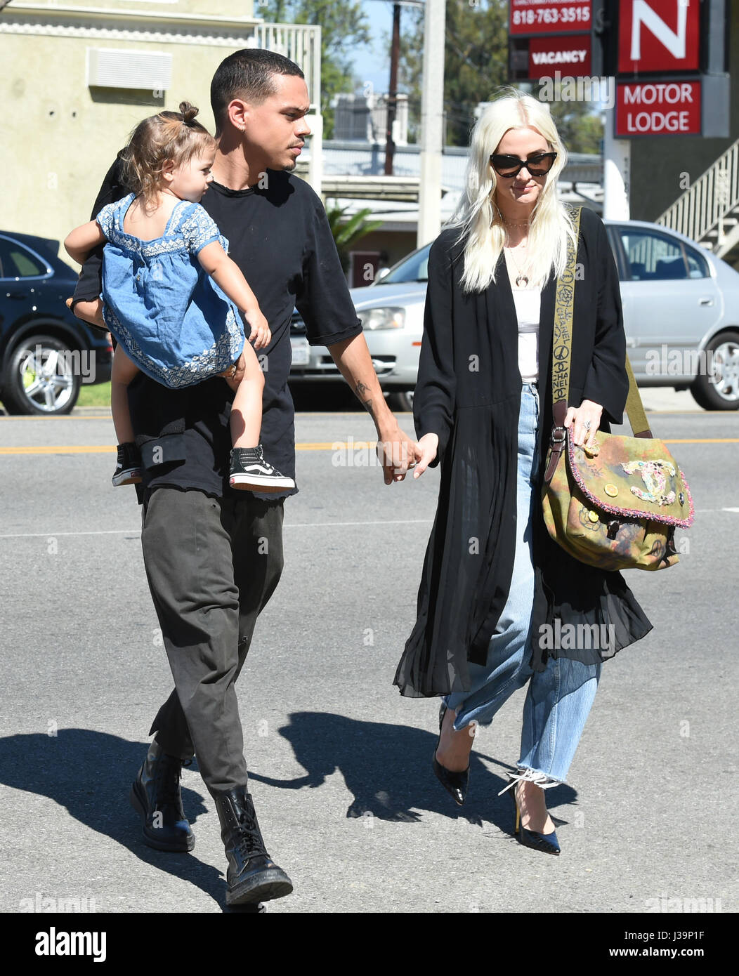 Ashlee Simpson and Evan Ross cross Ventura Boulevard with their ...