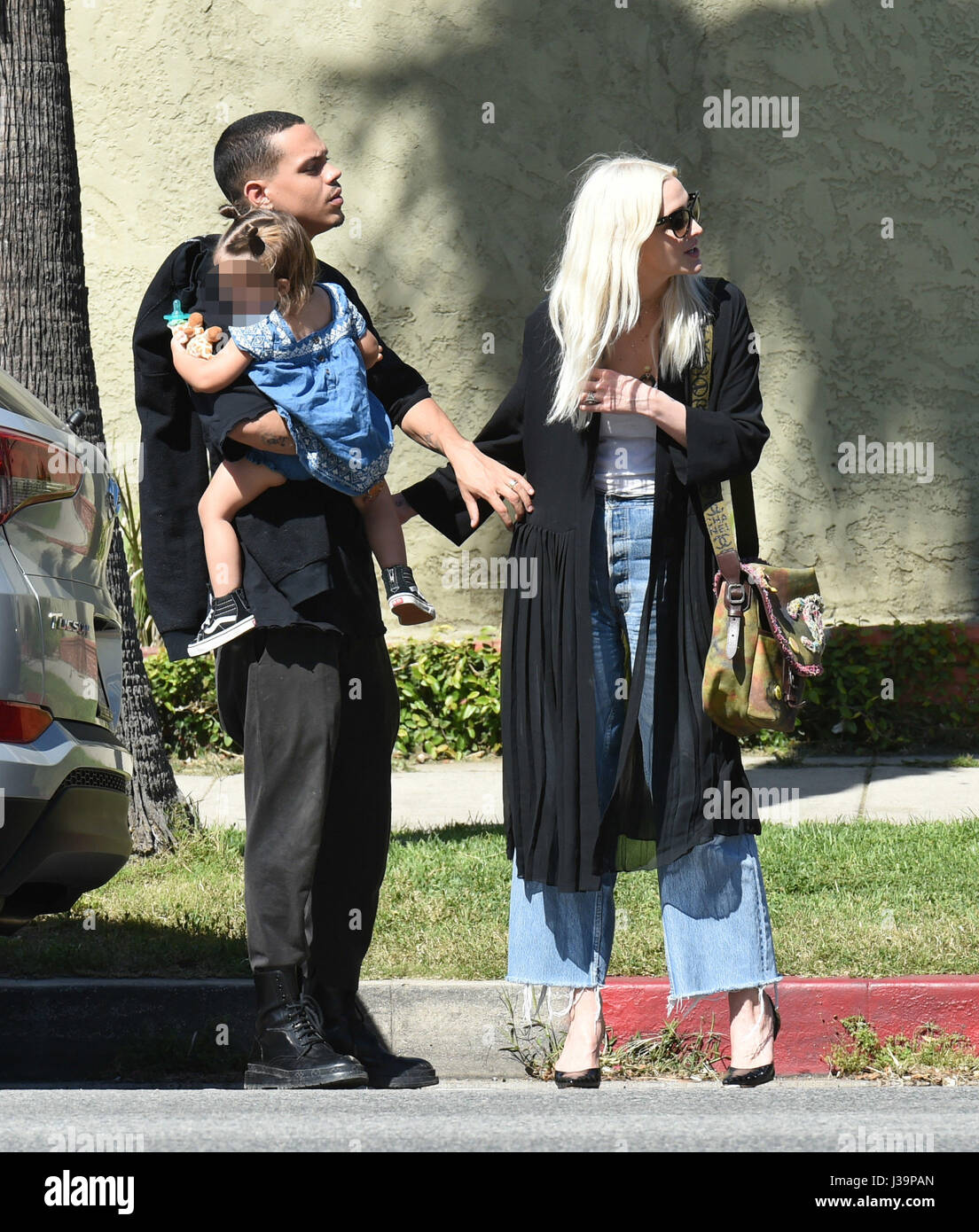 Ashlee Simpson and Evan Ross cross Ventura Boulevard with their daughter Jagger Featuring ...