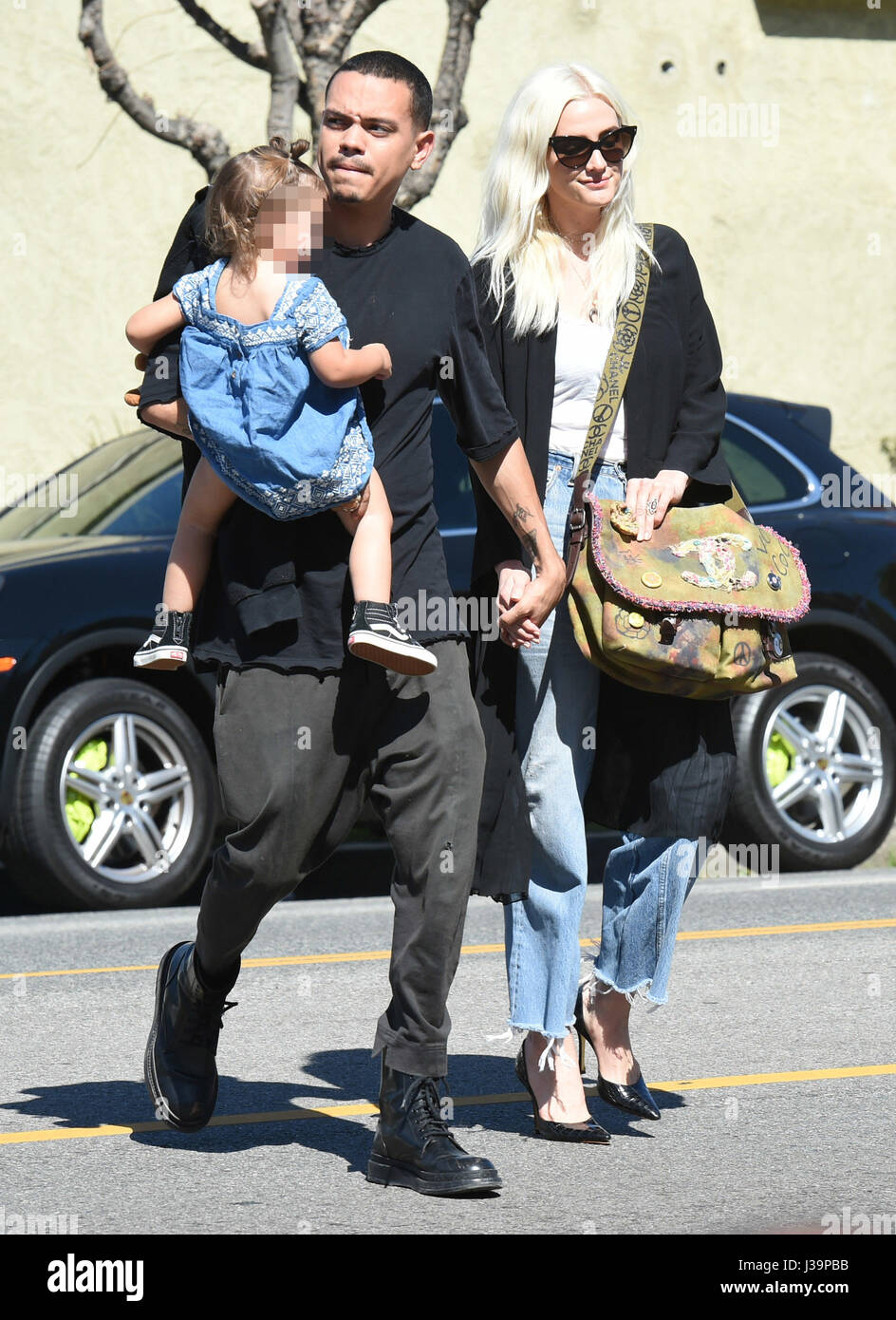 Ashlee Simpson and Evan Ross cross Ventura Boulevard with their ...