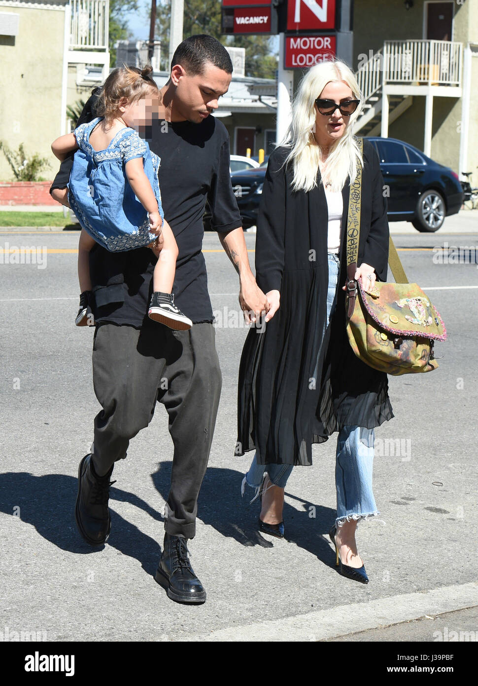 Ashlee Simpson and Evan Ross cross Ventura Boulevard with their ...