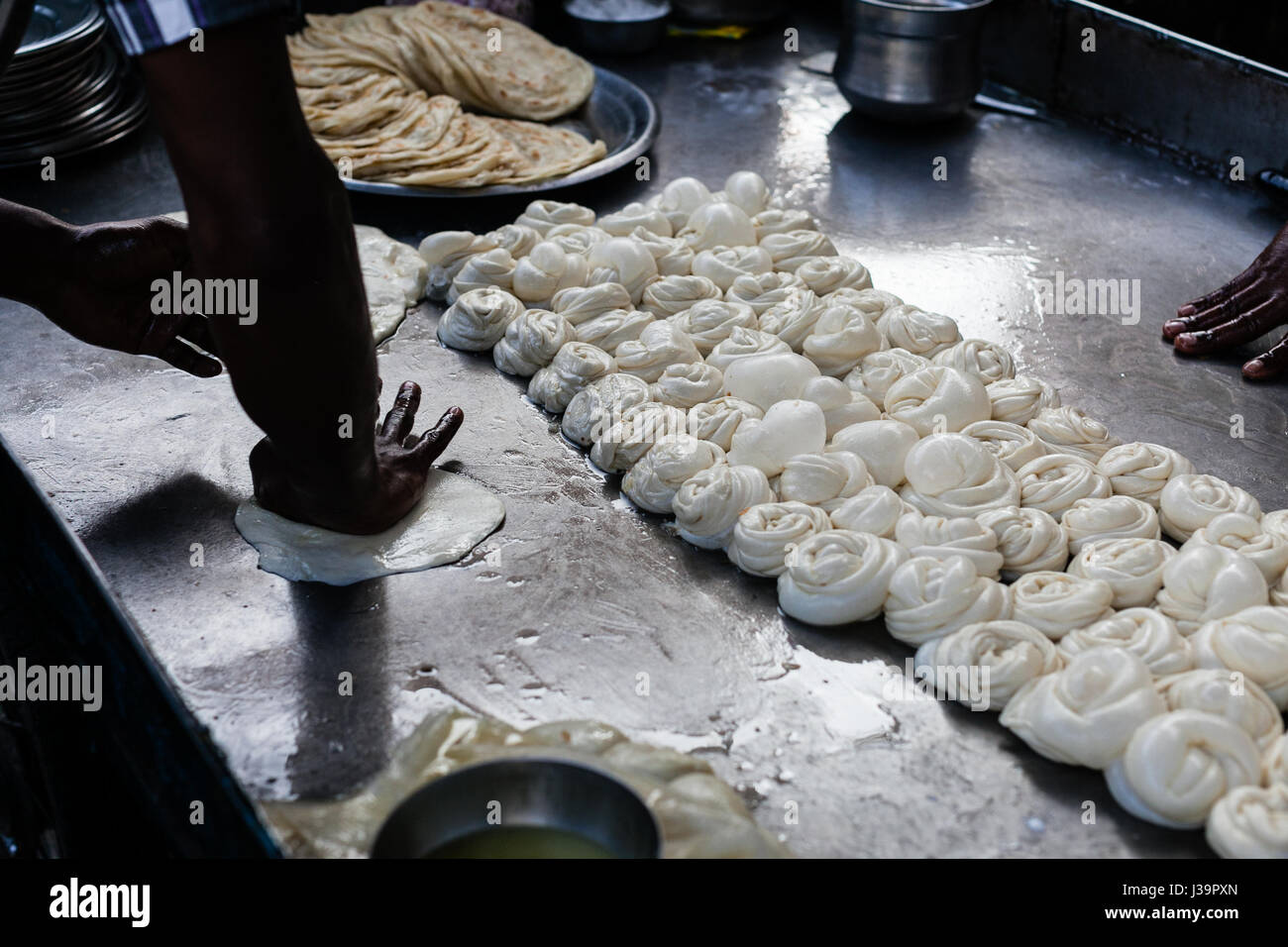 Making puri - street food Street scene from the streets of Periyar ...