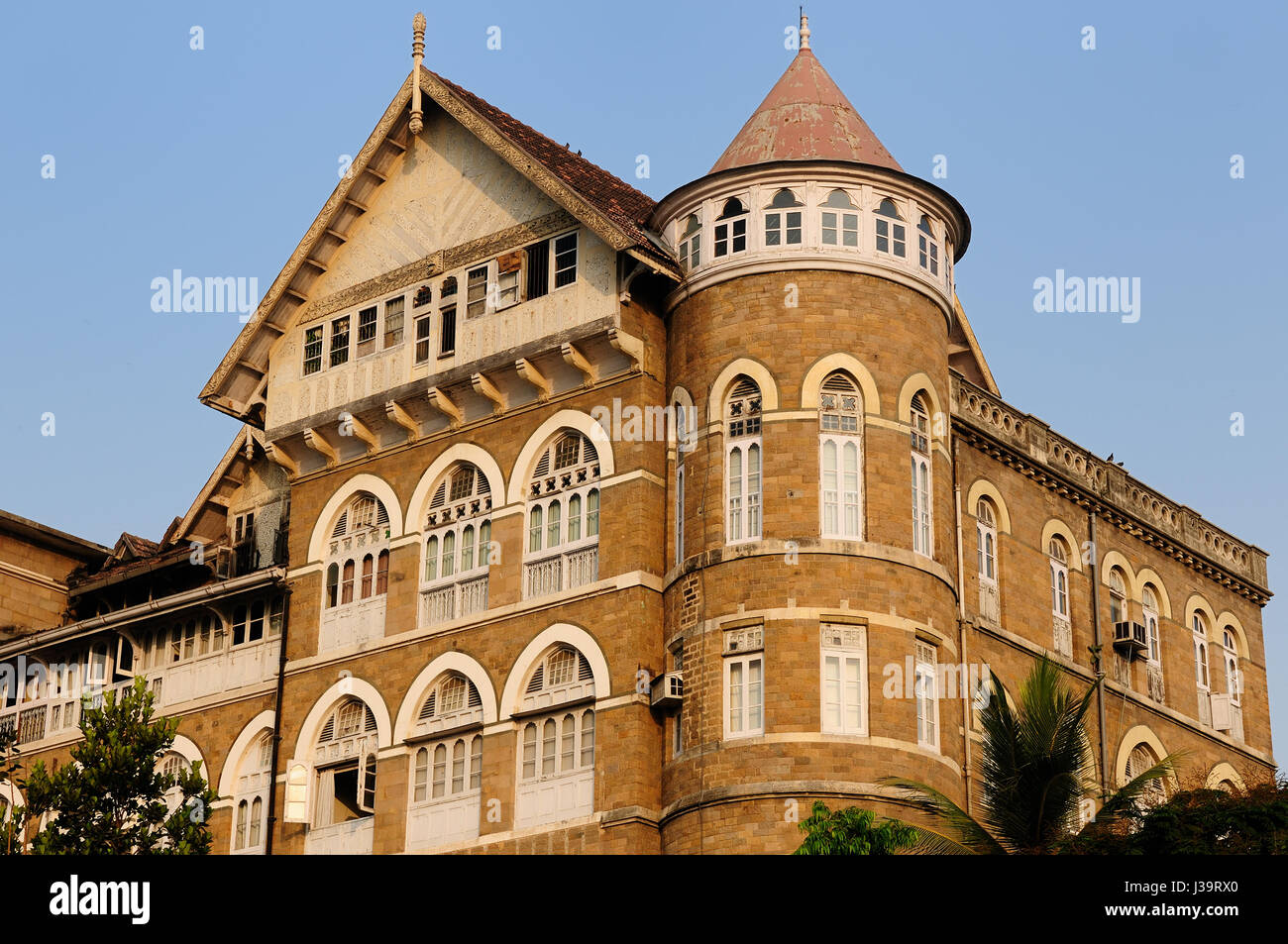 Hindu gothic architecture hi-res stock photography and images - Alamy