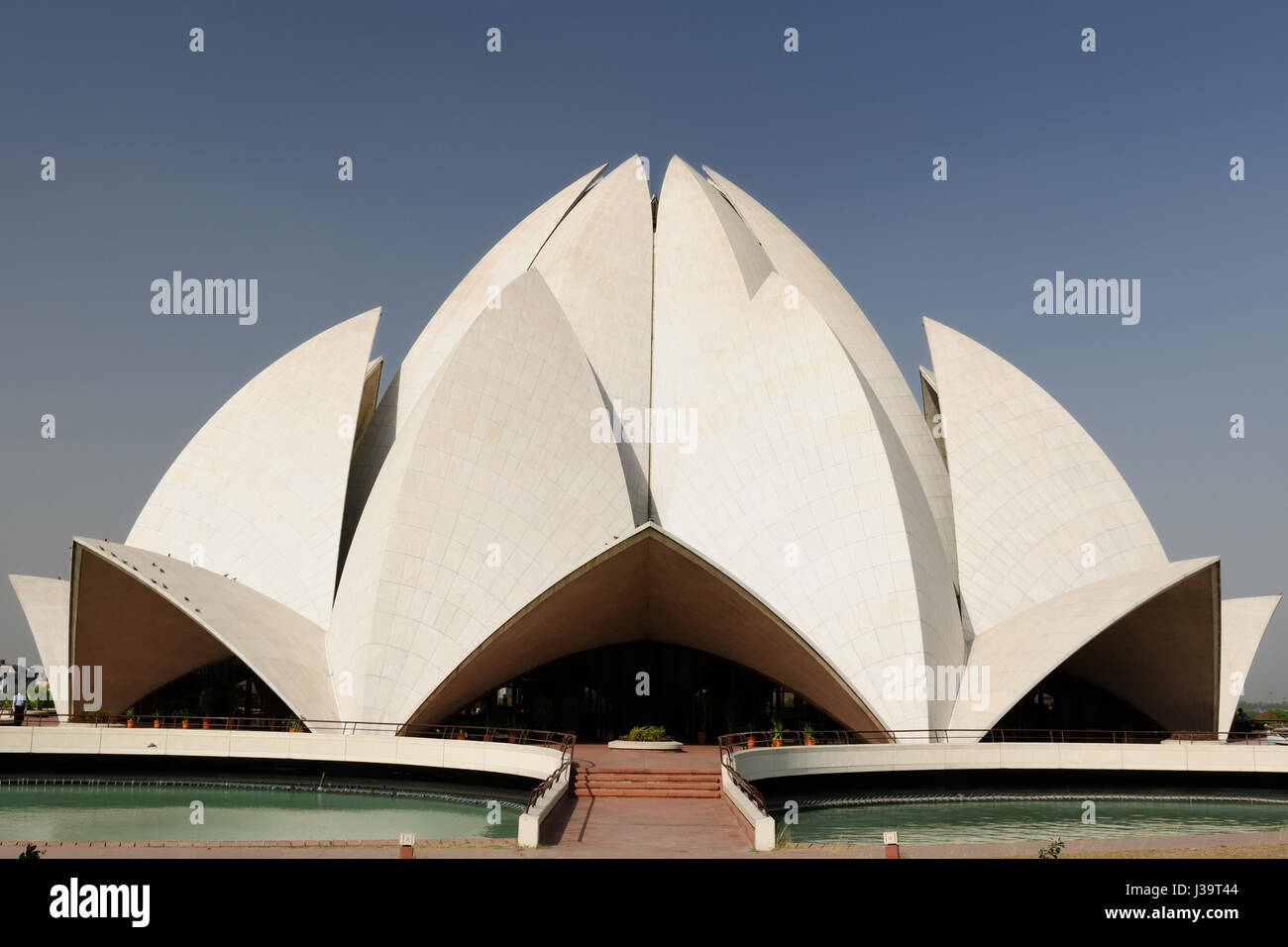 Lotus temple (Bahai house of worship) in Delhi, Uttar Pradesh, India ...