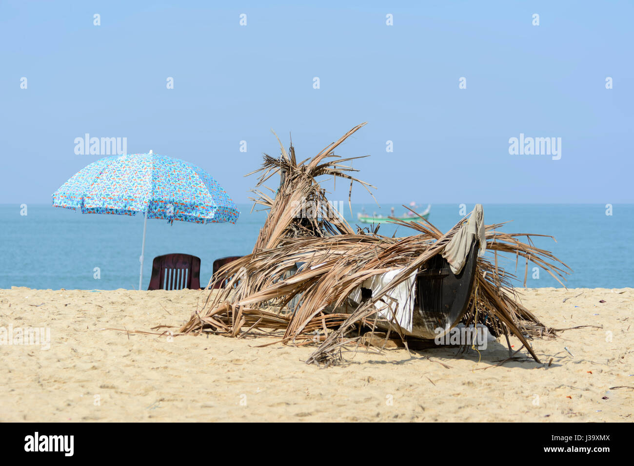 A rustic boat on Marari Beach, Mararikulam, Alappuzha District ...