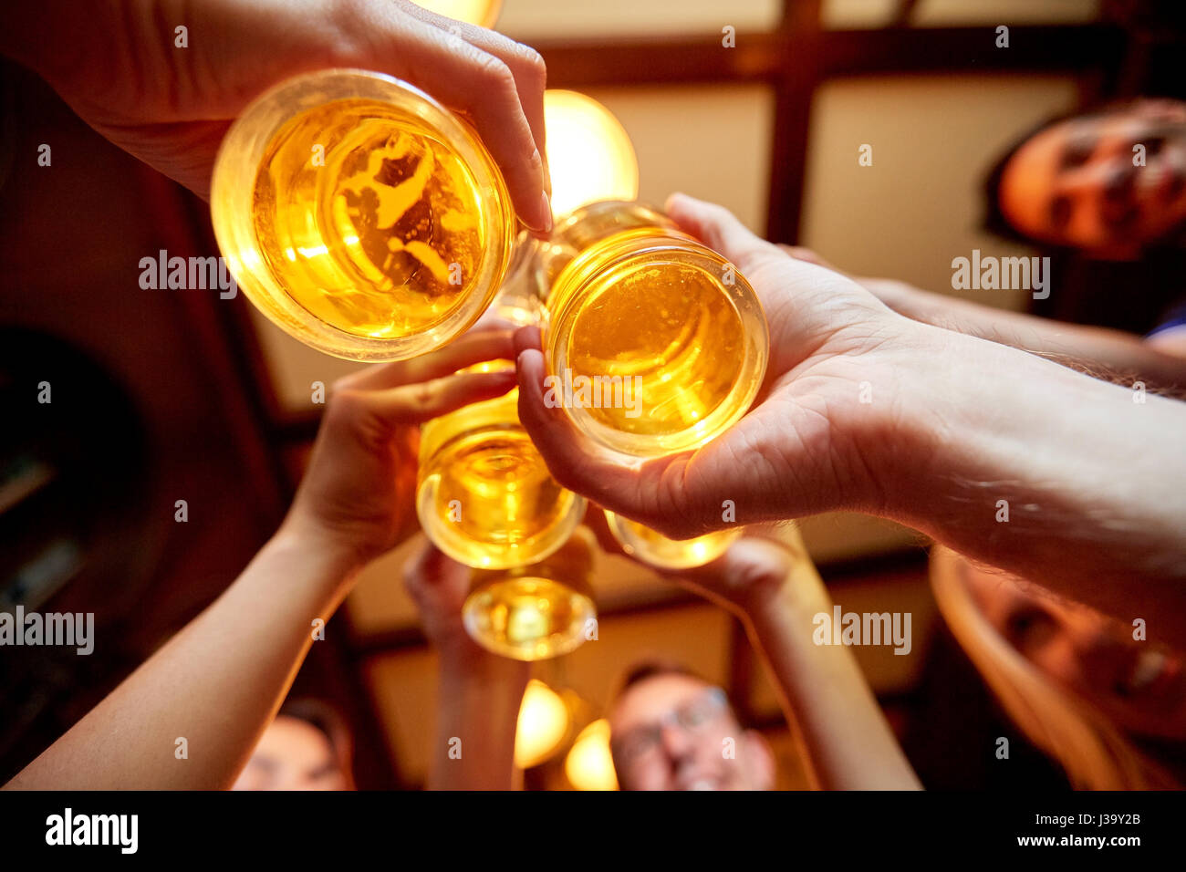 Clinking beer hi-res stock photography and images - Alamy
