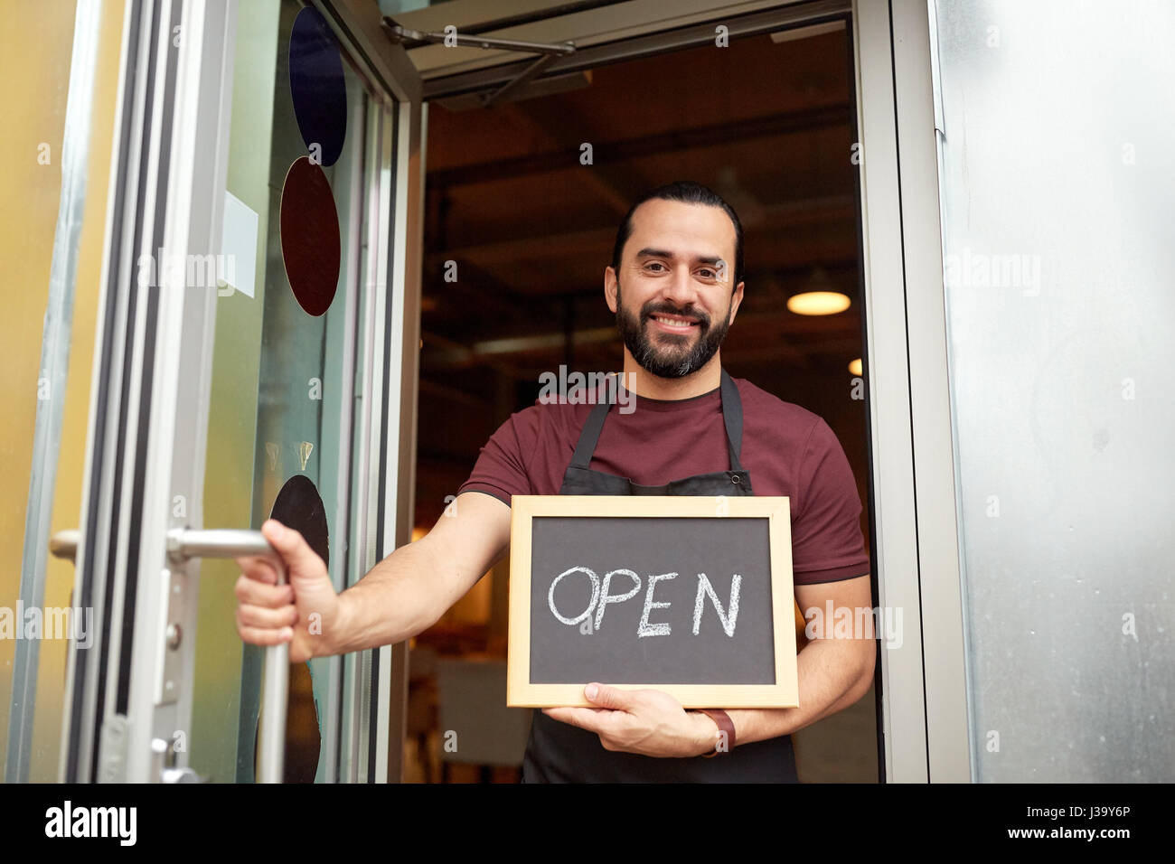 Pub entrance with door open hi-res stock photography and images - Alamy