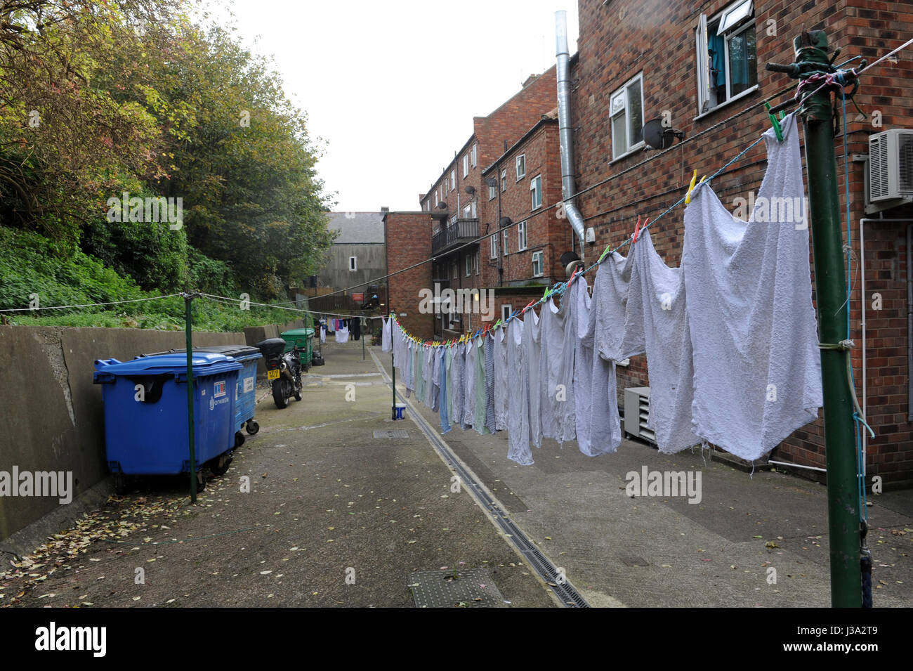 Washing line in back yard in Whitby, North Yorkshire Stock Photo - Alamy