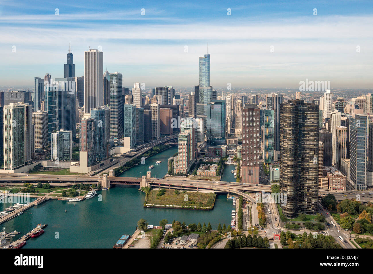 Aerial view of downtown Skyscrapers and Chicago river USA Stock Photo ...