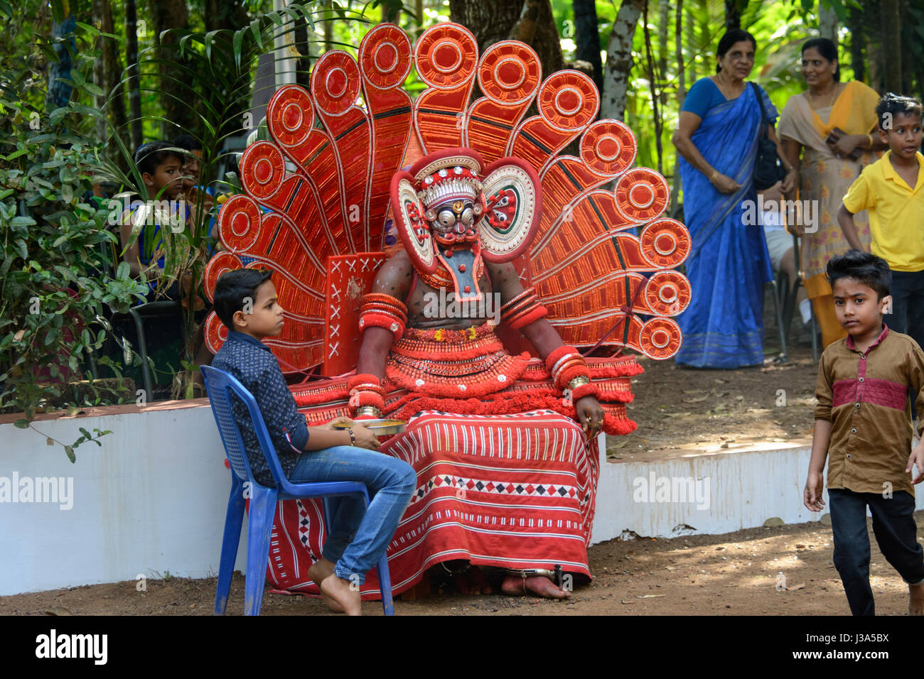 The ancient tradition of Theyyam (Teyyam, Theyyattam) - a colourful ...