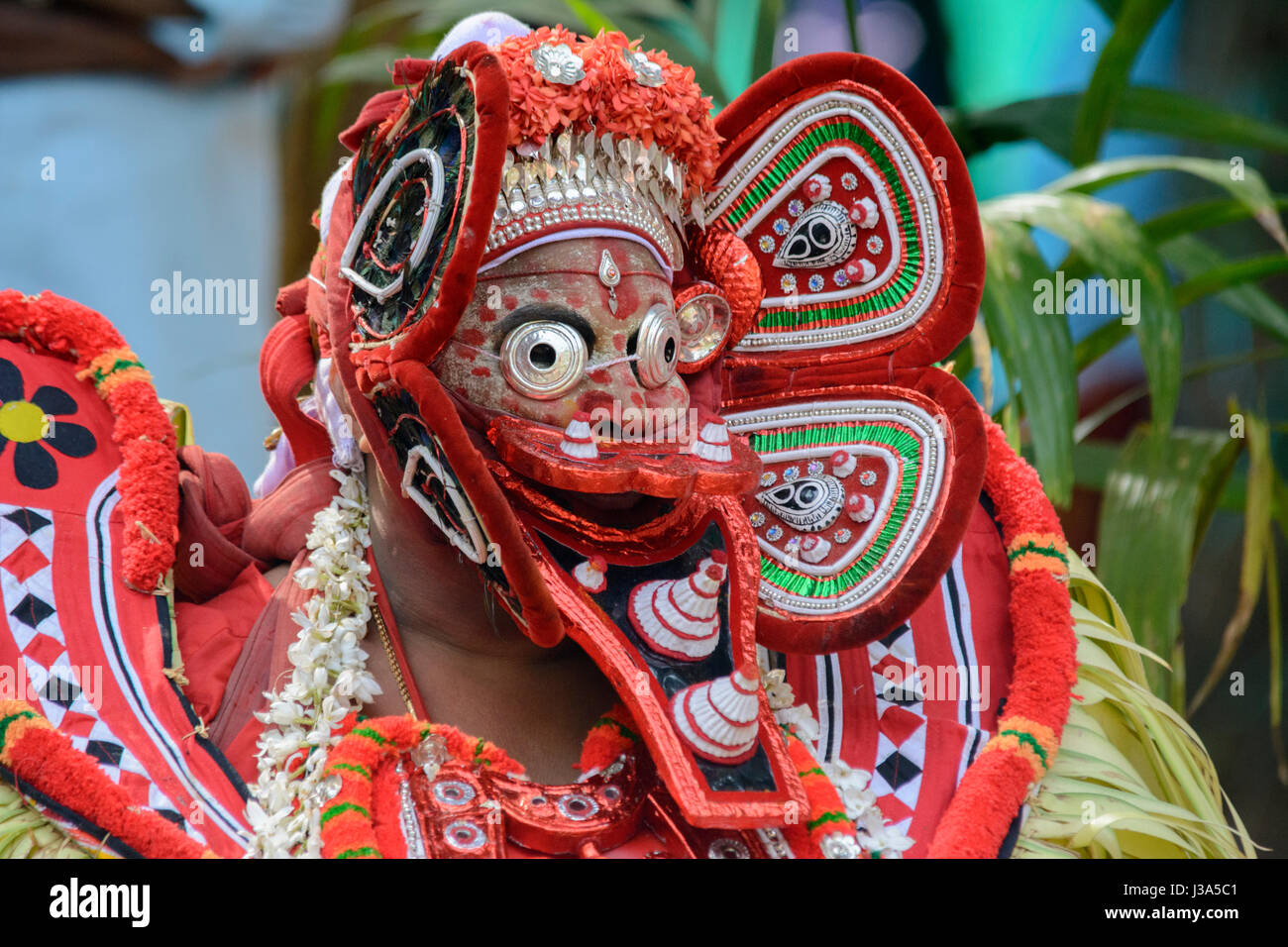 The ancient tradition of Theyyam (Teyyam, Theyyattam) - a colourful ...