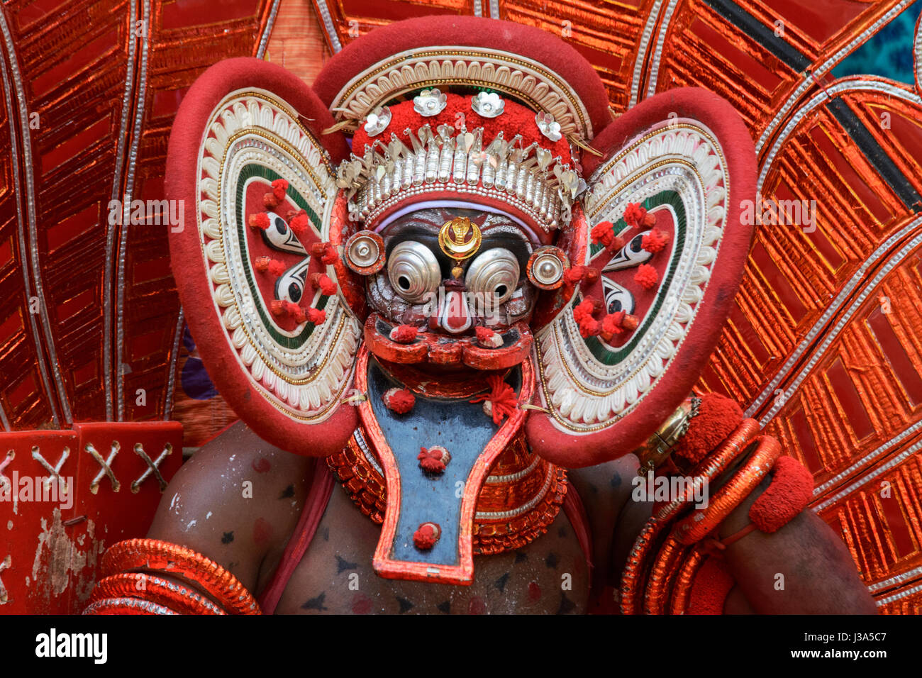 The ancient tradition of Theyyam (Teyyam, Theyyattam) - a colourful ...