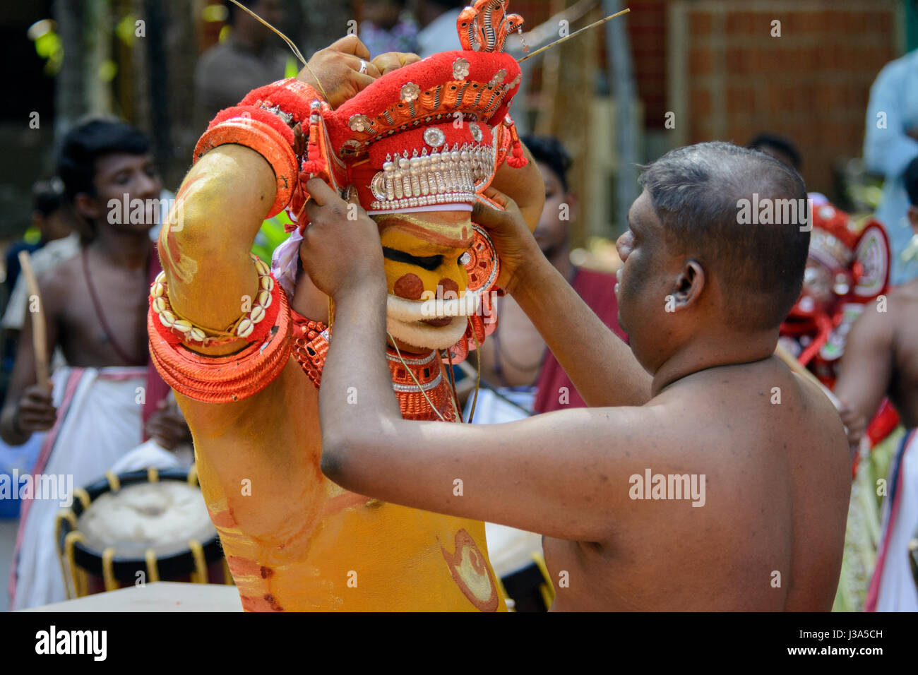 The ancient tradition of Theyyam (Teyyam, Theyyattam) - a colourful ...