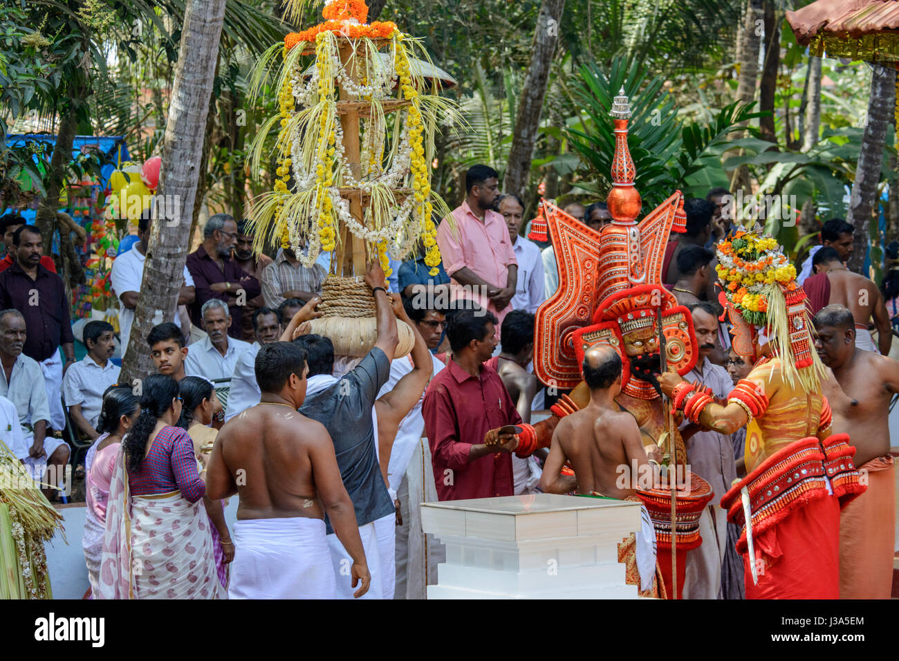 The ancient tradition of Theyyam (Teyyam, Theyyattam) - a colourful ...