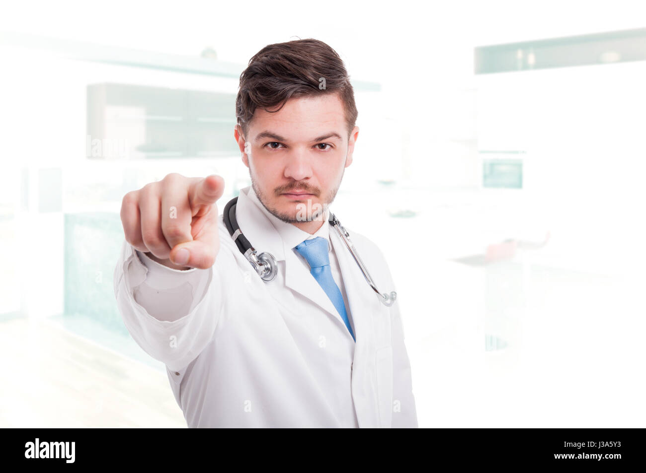 Doctor pointing hi-res stock photography and images - Alamy