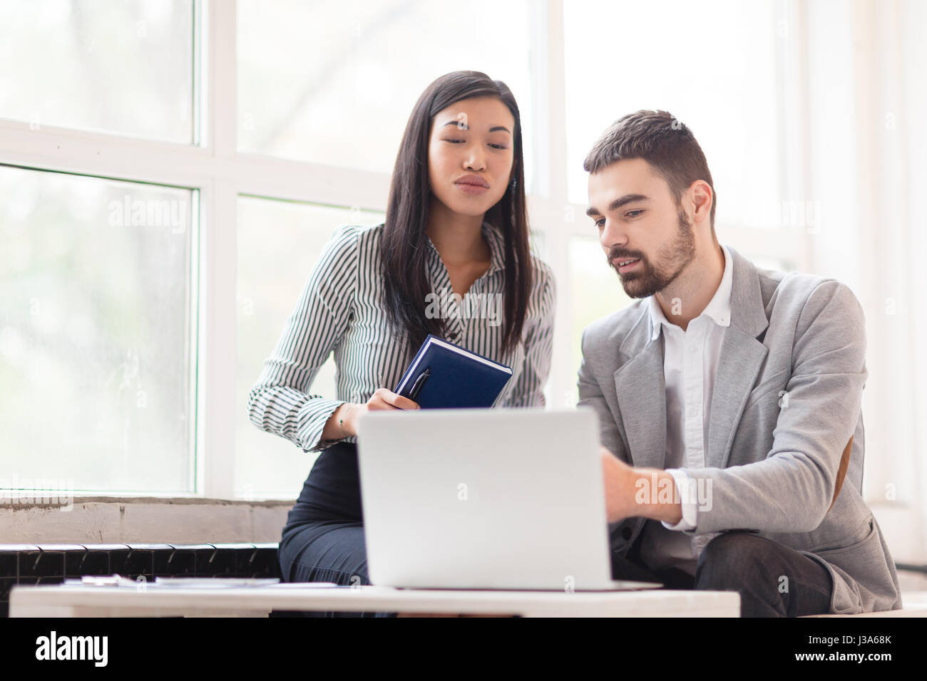 Asian businesspeople hi-res stock photography and images - Alamy