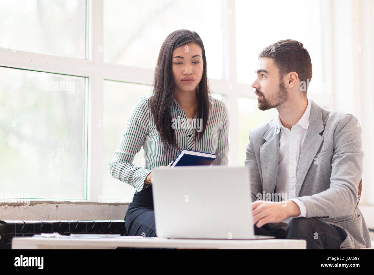 Young multi ethnic business managers hi-res stock photography and images - Alamy
