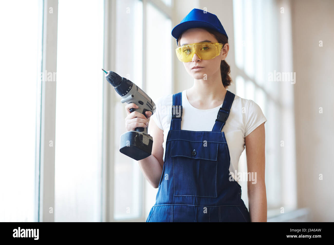 Installing windows hi-res stock photography and images - Alamy