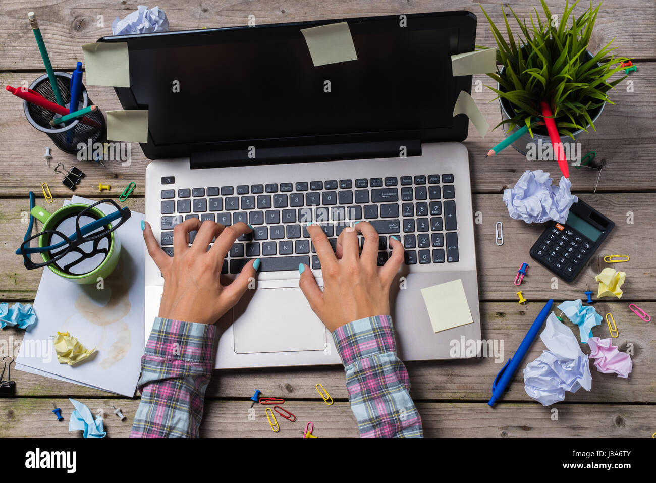 Paperwork desk messy hi-res stock photography and images - Alamy