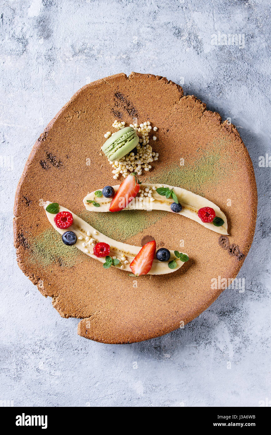 Plating dessert banana Stock Photo - Alamy