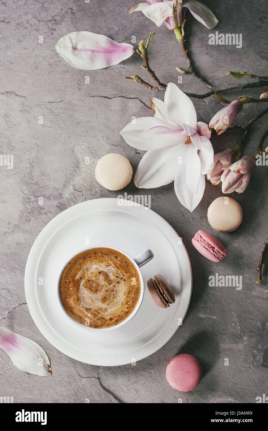 Magnolia cup cake hi-res stock photography and images - Alamy